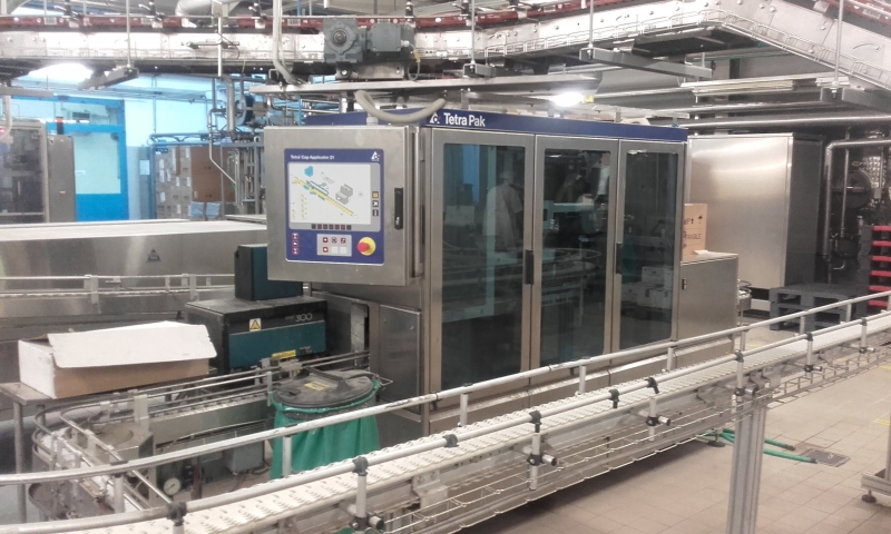 Kartoniarka Tetra-pak do UHT z aplikatorem + pakowaczka zbiorcza w ...